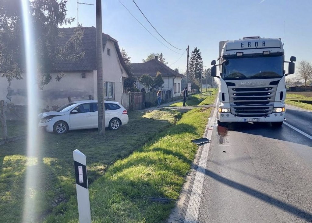 UPRAVO Sudar auta i kamiona. Otežan promet na državnoj cesti