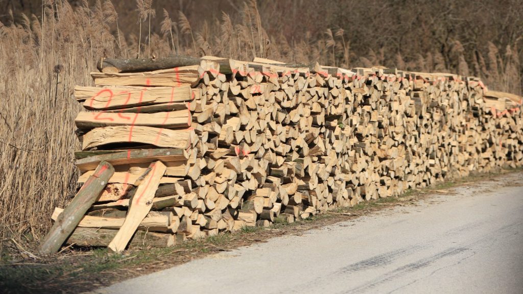 Naknada za troškove ogrjeva iznosi 140 eura. Evo tko sve na nju ima pravo
